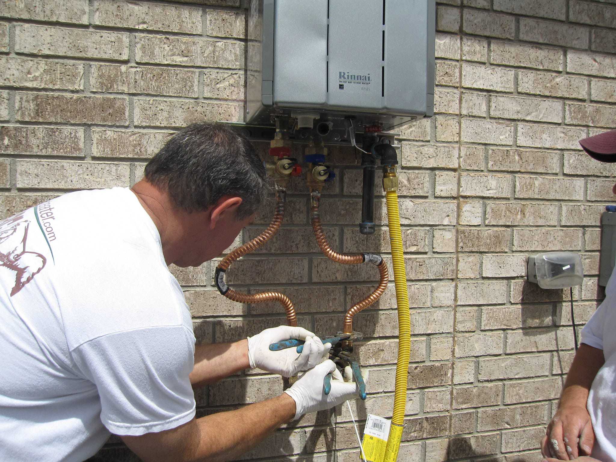 Guide to Tankless Water Heaters & Pros and Cons of Hot Water ...